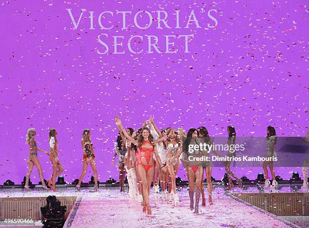 Victorias Secret Angel Photos Fotografías E Imágenes De Stock Getty Images
