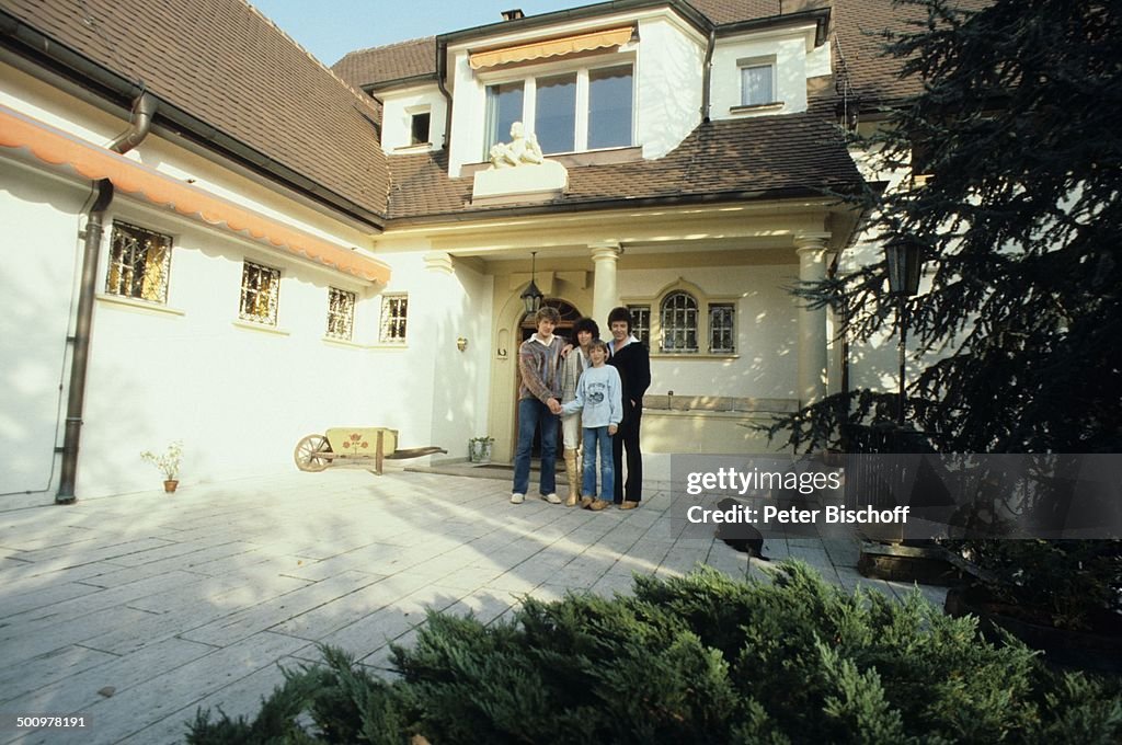 Tony Marshall (, , Sohn Pascal, Ehefrau Gaby, Sohn Marc , Homestory ... Tony Marshall (, , Sohn Pascal, Ehefrau Gaby, Sohn Marc , Homestory ...