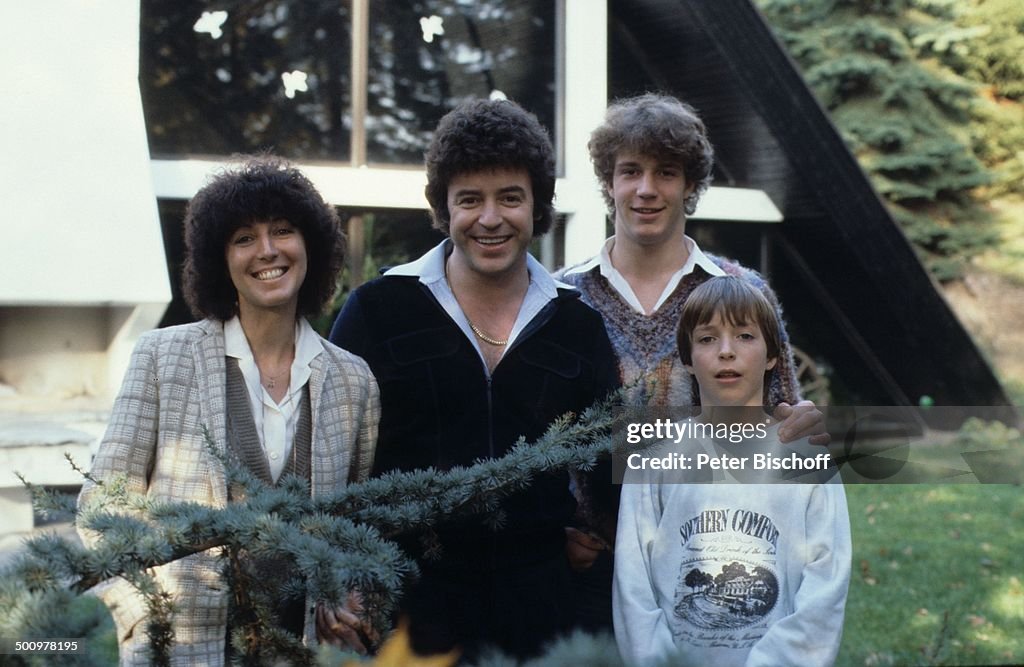 Tony Marshall (, , Ehefrau Gaby, Sohn Pascal , Sohn Marc, Homestory ... Tony Marshall (, , Ehefrau Gaby, Sohn Pascal , Sohn Marc, Homestory ...