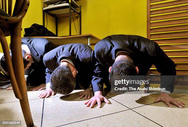 Kneeling Bus Stockfotos En Beelden Getty Images