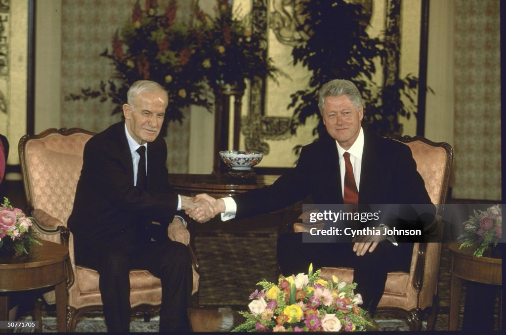 Syrian Pres Hafez Al Assad Shaking Hands W Us Pres Bill Clinton News Photo Getty Images