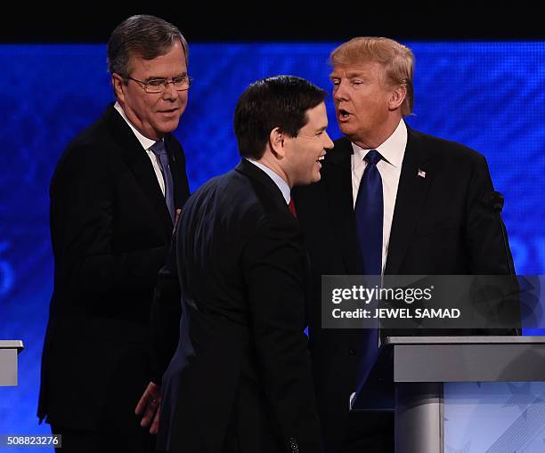 Us Campaign Debate Bush Gesture Photos And Premium High Res Pictures