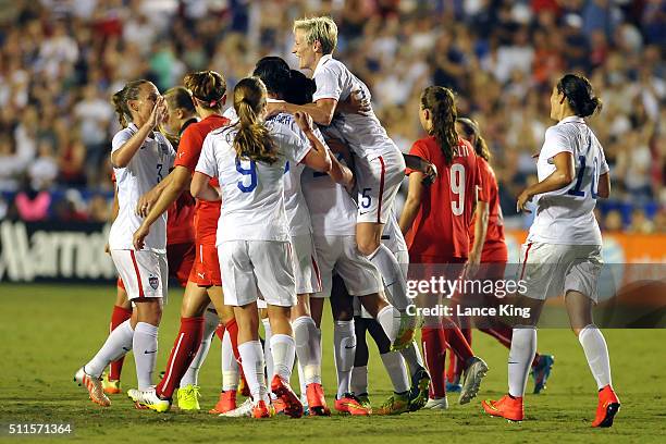 U S Womens National Team Photos And Premium High Res Pictures Getty