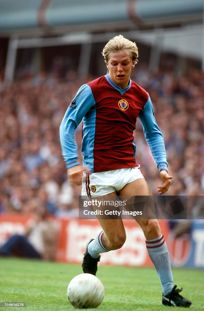 Aston Villa goalkeeper Gary Shaw in action during a Division One ... Aston Villa goalkeeper Gary Shaw in action during a Division One ...