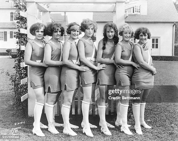 Retro Bathing Beauties Photos Et Images De Collection Getty Images