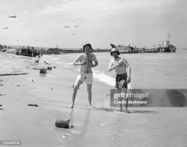 Vintage Beach Bathing Beauties Photos Et Images De Collection Getty