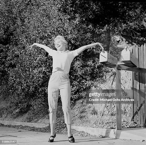 Susan Oliver Photos And Premium High Res Pictures Getty Images