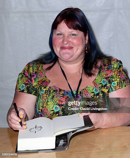 442 Cassandra Clare Photos And High Res Pictures Getty Images