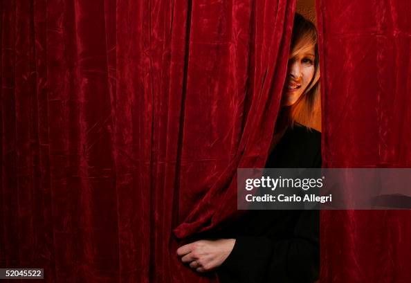 Actress Lisa Kudrow From The Film Happy Endings Poses For Portraits News Photo Getty Images