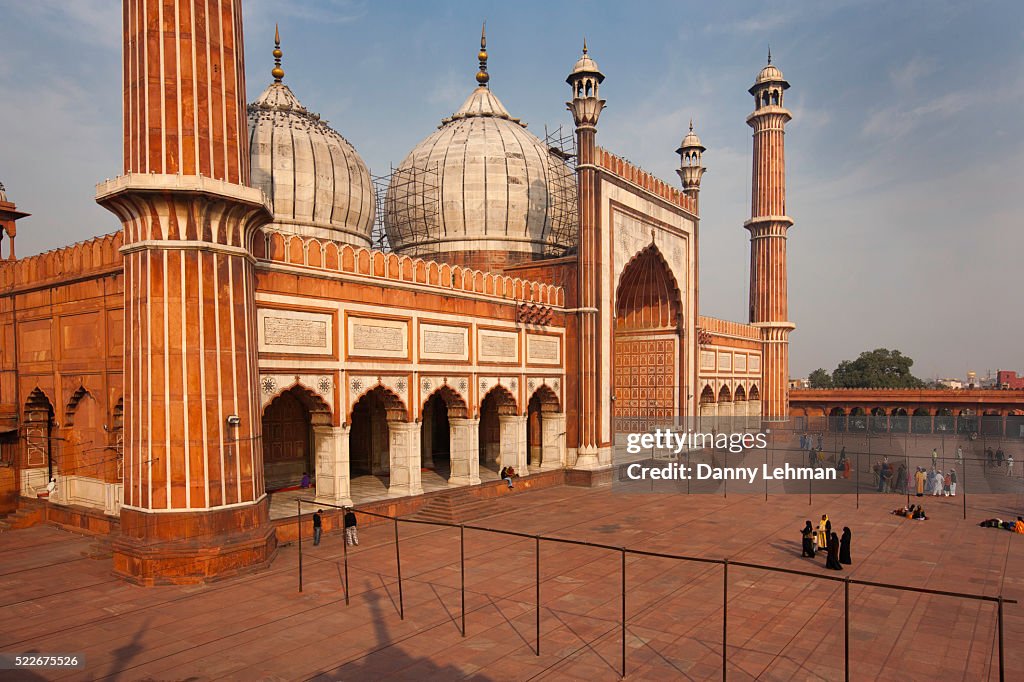 Jami Masjid Or Grand Mosque Indias Largest Mosque Made Of Black And