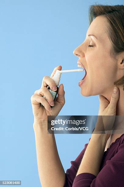 Sore Throat Spray Fotografías E Imágenes De Stock Getty Images