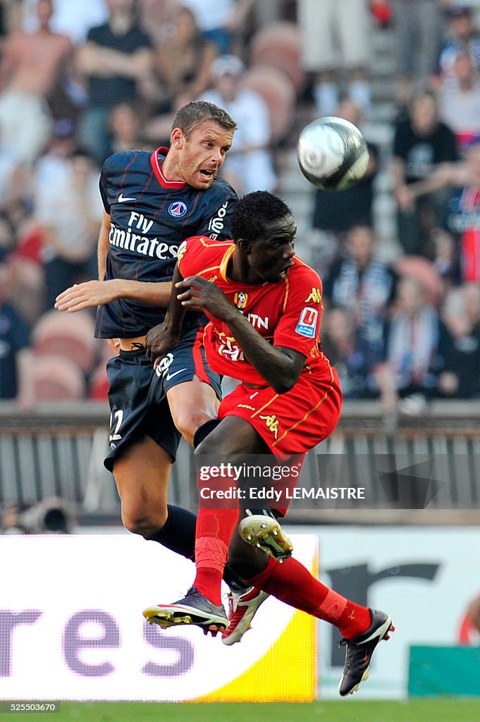 PSG's Sylvain Armand and Le Mans' Modibo Maiga during the French ... PSG's Sylvain Armand and Le Mans' Modibo Maiga during the French ...