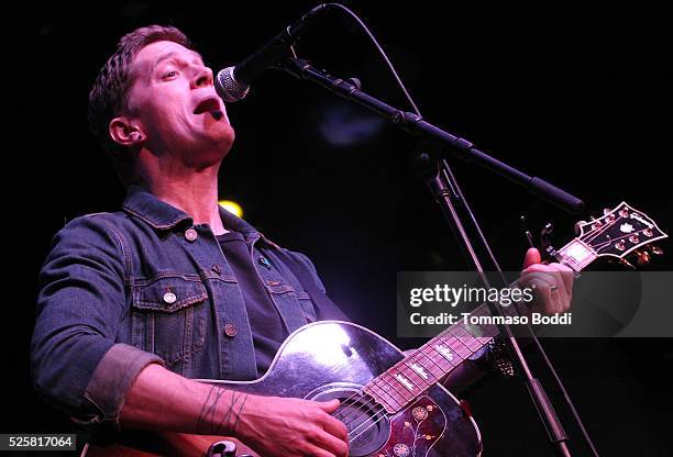 Rob Thomas Singer Photos And Premium High Res Pictures Getty Images