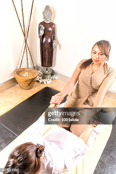 Thai Stretching Massage Fotografías E Imágenes De Stock Getty Images