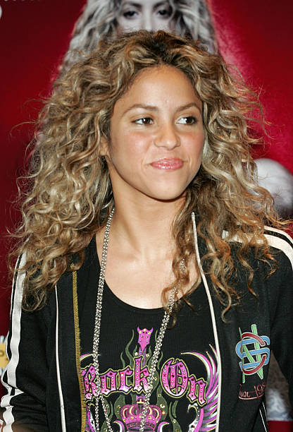 Shakira Lights Up Dolphin Mall Latin Sensation Promotes New Cd With Dazzling Appearance