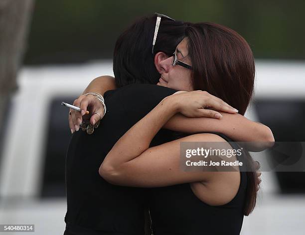 Us Attacks Funeral Hug Photos And Premium High Res Pictures Getty Images