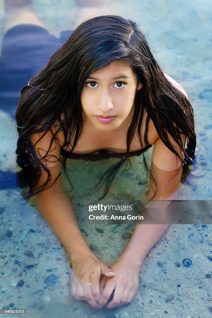 Hispanic Teen Model With Wet Hair Lying In Lake Stock Foto Getty Images
