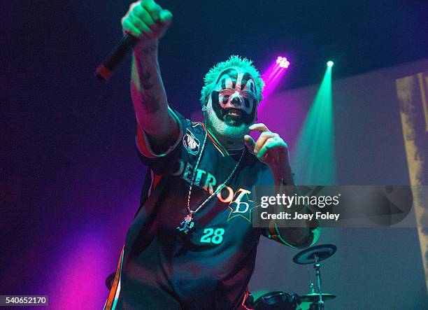 Insane Clown Posse Images Photos And Premium High Res Pictures Getty Images