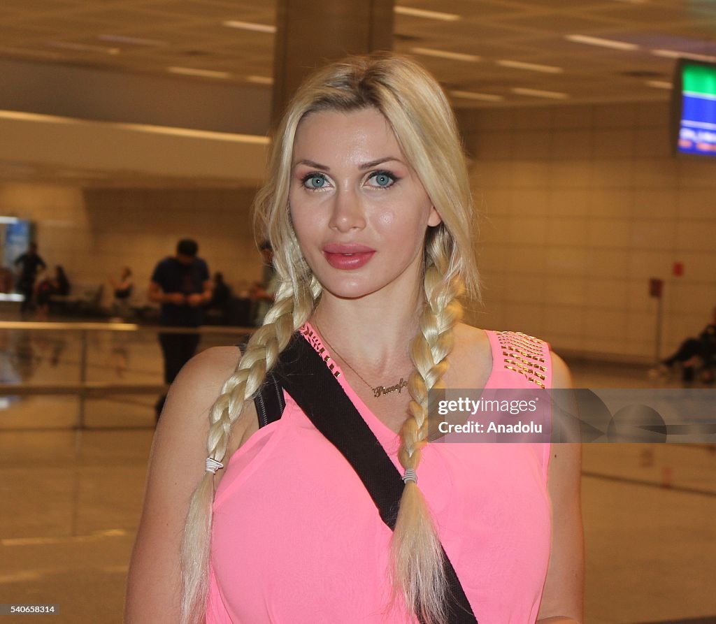 Swedish Model Pixee Fox Who Has 17 Surgeries And Has Six Ribs Removed News Photo Getty Images