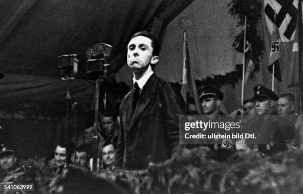 50 Speech Of Joseph Goebbels 1897 1945 Stock Photos, High-Res Pictures ... 50 Speech Of Joseph Goebbels 1897 1945 Stock Photos, High-Res Pictures ...