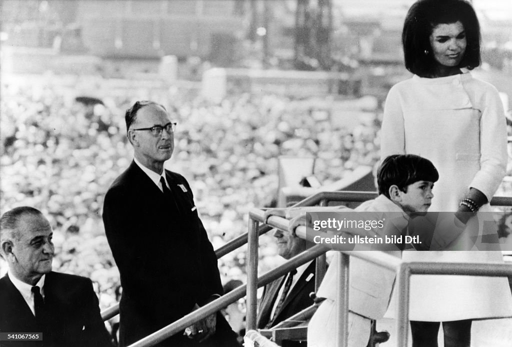 Onassis Jacqueline Journalistin Usaehefrau Von John F News