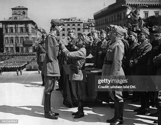 121 Victor Emmanuel Iii Benito Mussolini Photos And High Res Pictures
