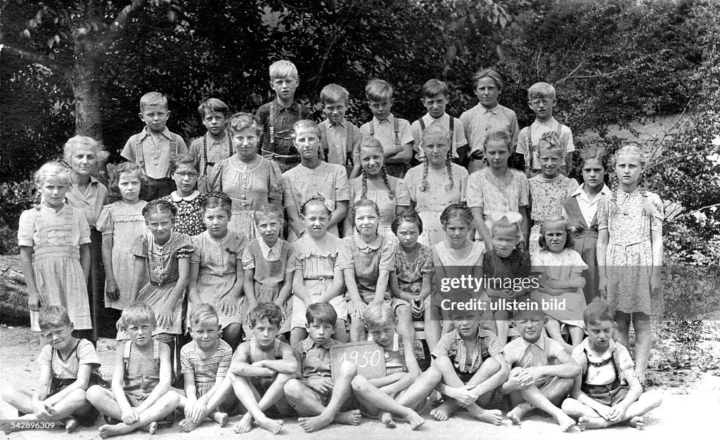 Klassenfoto Einer Gemischten Schulklasse Aus Waldshut In