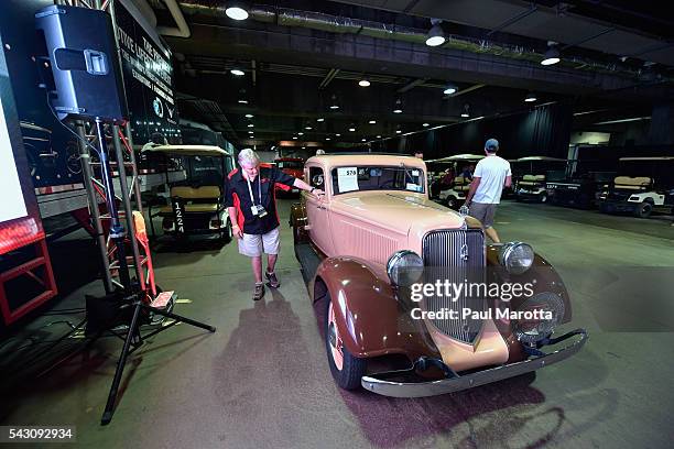 88 Barrett Jackson Inaugural Auto Auction At Mohegan Sun Photos & High ... 88 Barrett Jackson Inaugural Auto Auction At Mohegan Sun Photos & High ...