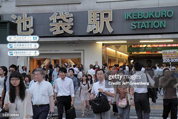 Japan Tokyo Ikebukuro Jr Ikebukuro Station Photos And Premium High Res