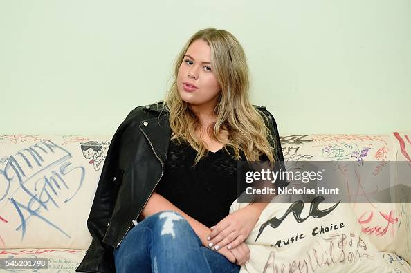 Singer And Songwriter Grace Sewell Grace Visits Music Choice On