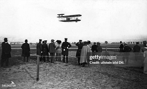 Wilbur Und Orville Wright Photos And Premium High Res Pictures Getty