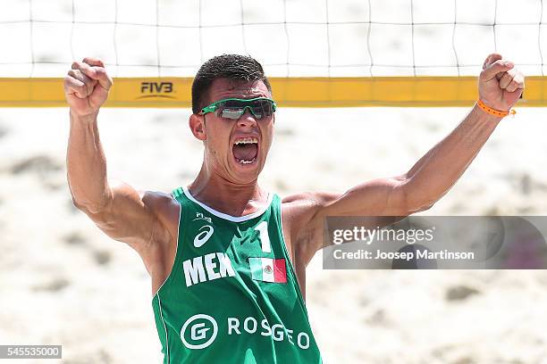 Renzo Cairus Photos And Premium High Res Pictures Getty Images