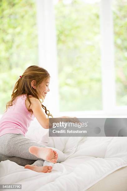 Cute Barefoot Girls Fotografias E Filmes Do Acervo Getty Images