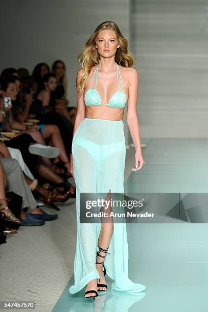 Du Aqua At Miami Swim Week Art Hearts Fashion Photos and Premium High ... Du Aqua At Miami Swim Week Art Hearts Fashion Photos and Premium High ...