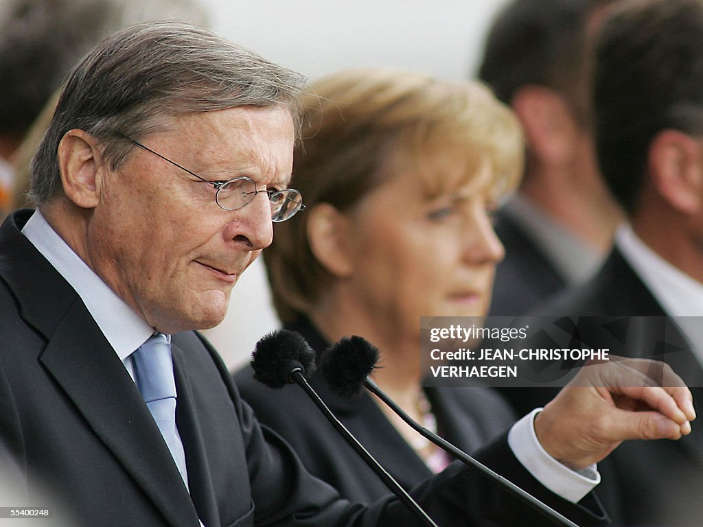 Austrian Chancellor Wolfgang Schuessel delivers a speech as he... News ... Austrian Chancellor Wolfgang Schuessel delivers a speech as he... News ...
