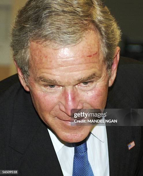 32 President Bush Visits Injured Soldiers Stock Photos, High-Res ... 32 President Bush Visits Injured Soldiers Stock Photos, High-Res ...