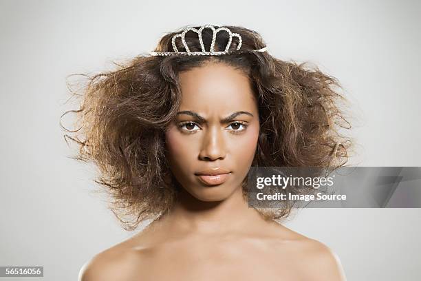 Black Woman Wearing Crown Fotografías E Imágenes De Stock Getty Images
