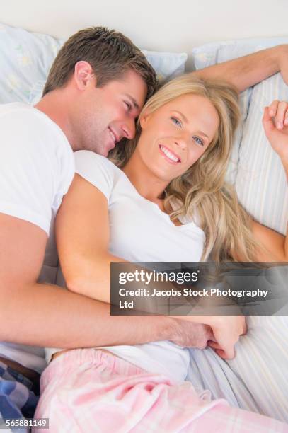 Couple Spooning Bed Stock Fotos Und Bilder Getty Images