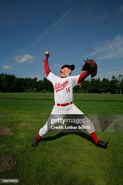 Guy Throwing Baseball Photos And Premium High Res Pictures Getty Images