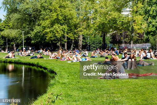 People Enjoying Summer In Vondelpark High-Res Stock Photo - Getty Images People Enjoying Summer In Vondelpark High-Res Stock Photo - Getty Images