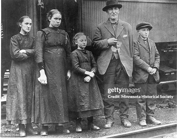 Mennonite Family Photos and Premium High Res Pictures - Getty Images Mennonite Family Photos and Premium High Res Pictures - Getty Images
