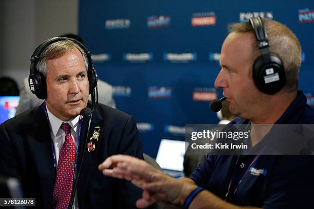 Andrew Wilkow Photos and Premium High Res Pictures - Getty Images Andrew Wilkow Photos and Premium High Res Pictures - Getty Images