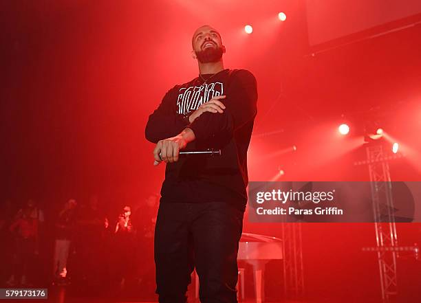 Drake 2016 Photos And Premium High Res Pictures Getty Images