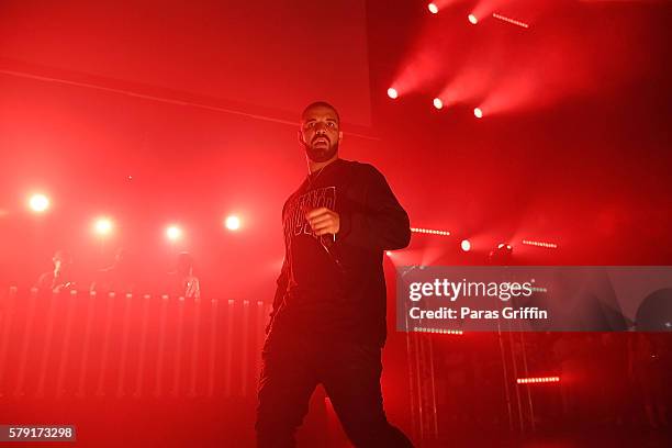 Drake Entertainer Concert Photos And Premium High Res Pictures Getty
