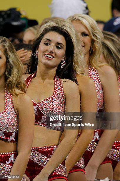 Alabama Crimson Tide Cheerleaders Photos And Premium High Res Pictures