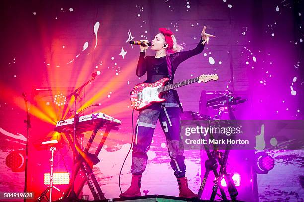 Grimes Music Photos And Premium High Res Pictures Getty Images