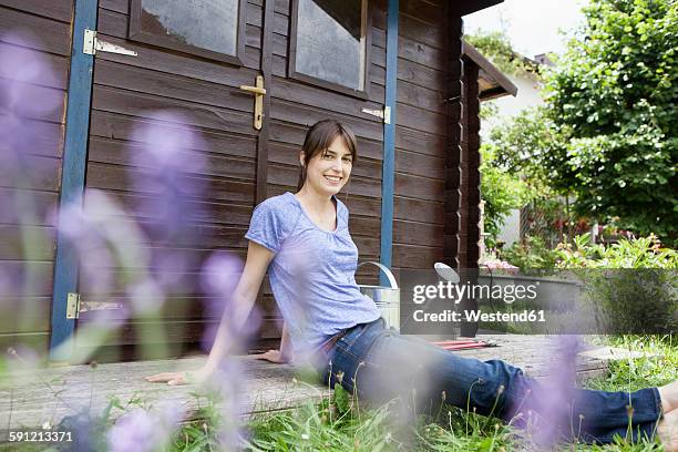 Woman Shed Photos Et Images De Collection Getty Images