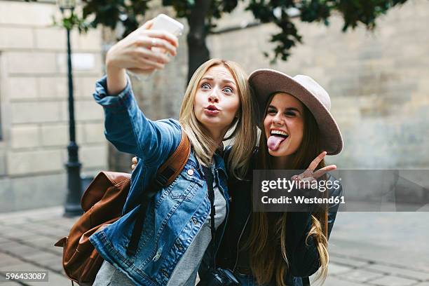 Tongue Out Selfie Fotografías E Imágenes De Stock Getty Images