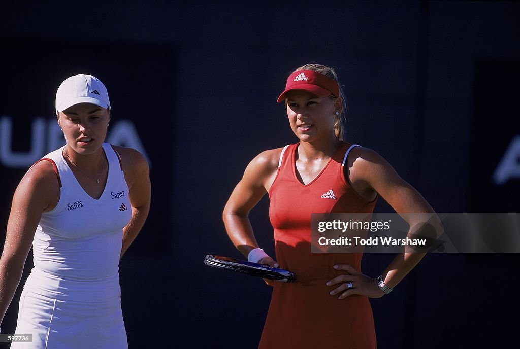Martina Hingis And Anna Kournikova Talk While They Are Waiting During