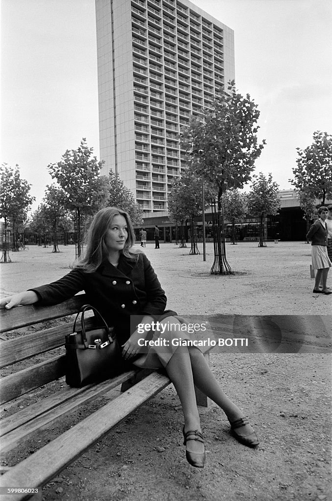 Marina Vlady During The Shooting Of The Movie Deux Ou Trois Choses News Photo Getty Images